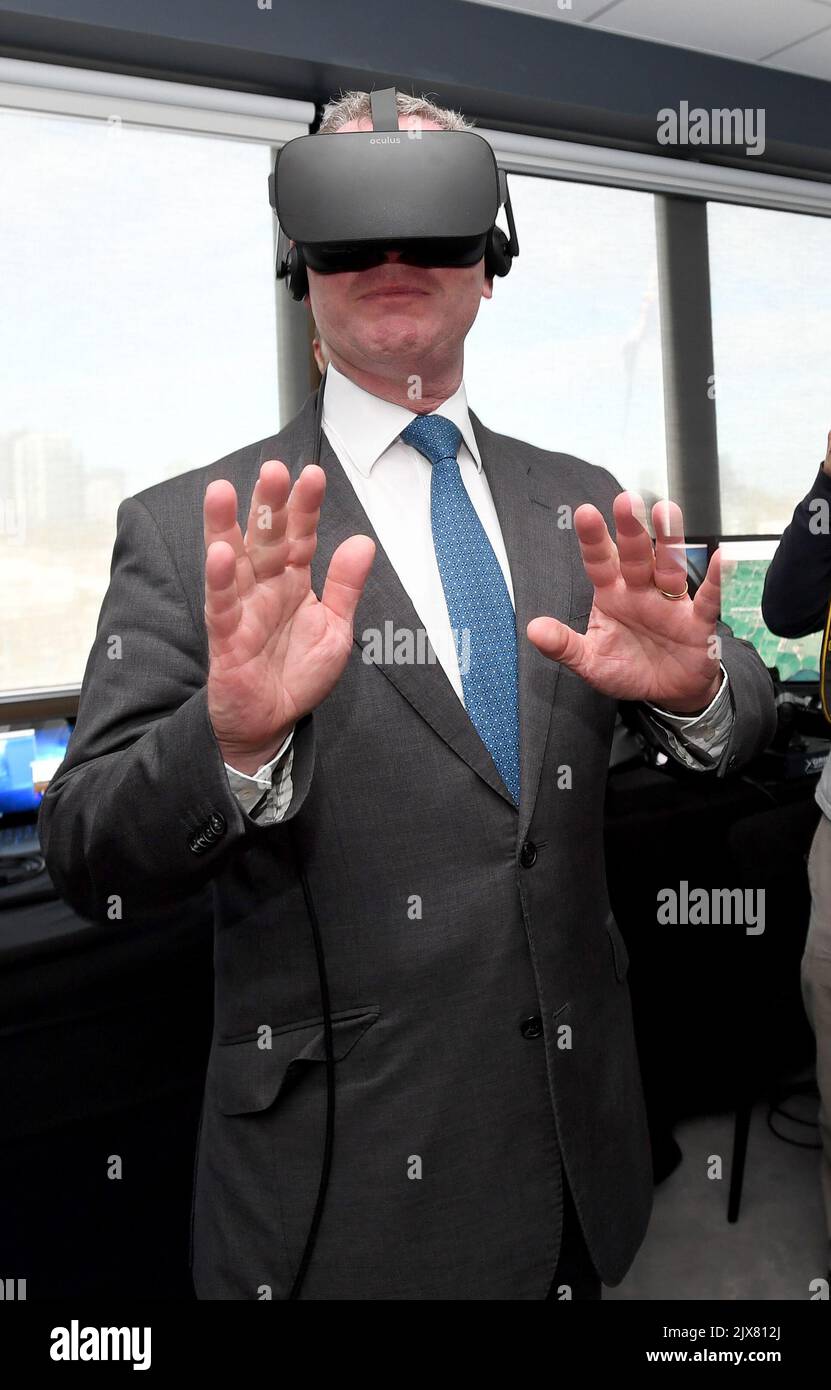 Federal Minister for Defence Industry Christopher Pyne tries out 3D ...