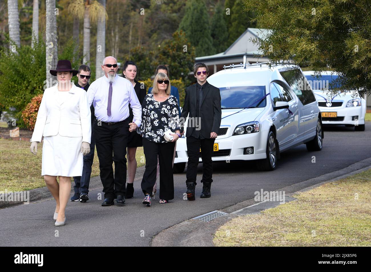 Lance and Rachael Rye (centre) arrive with family to the memorial ...