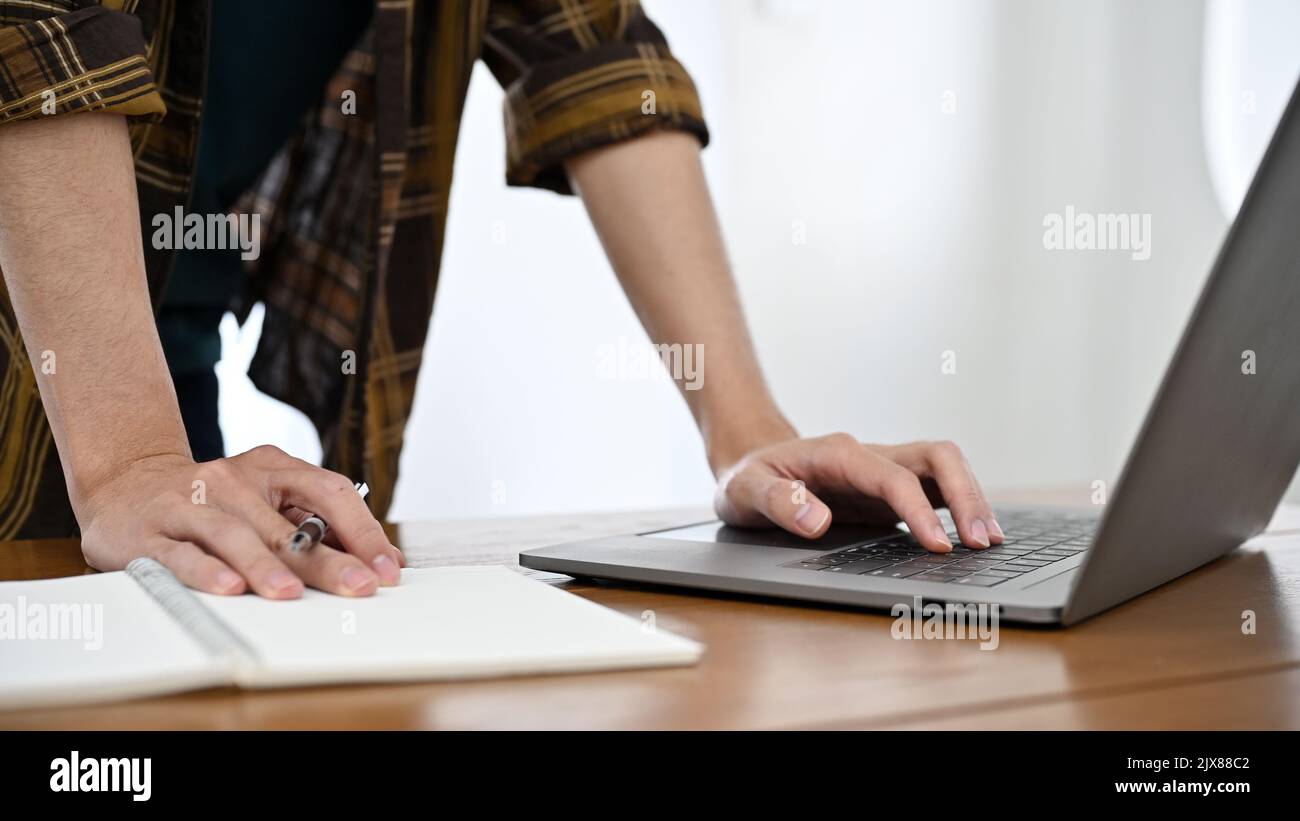 Compute programmer hi-res stock photography and images - Alamy