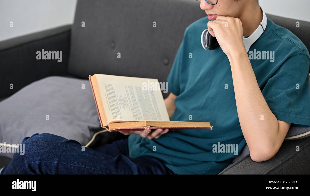 Smart novel hi-res stock photography and images - Alamy