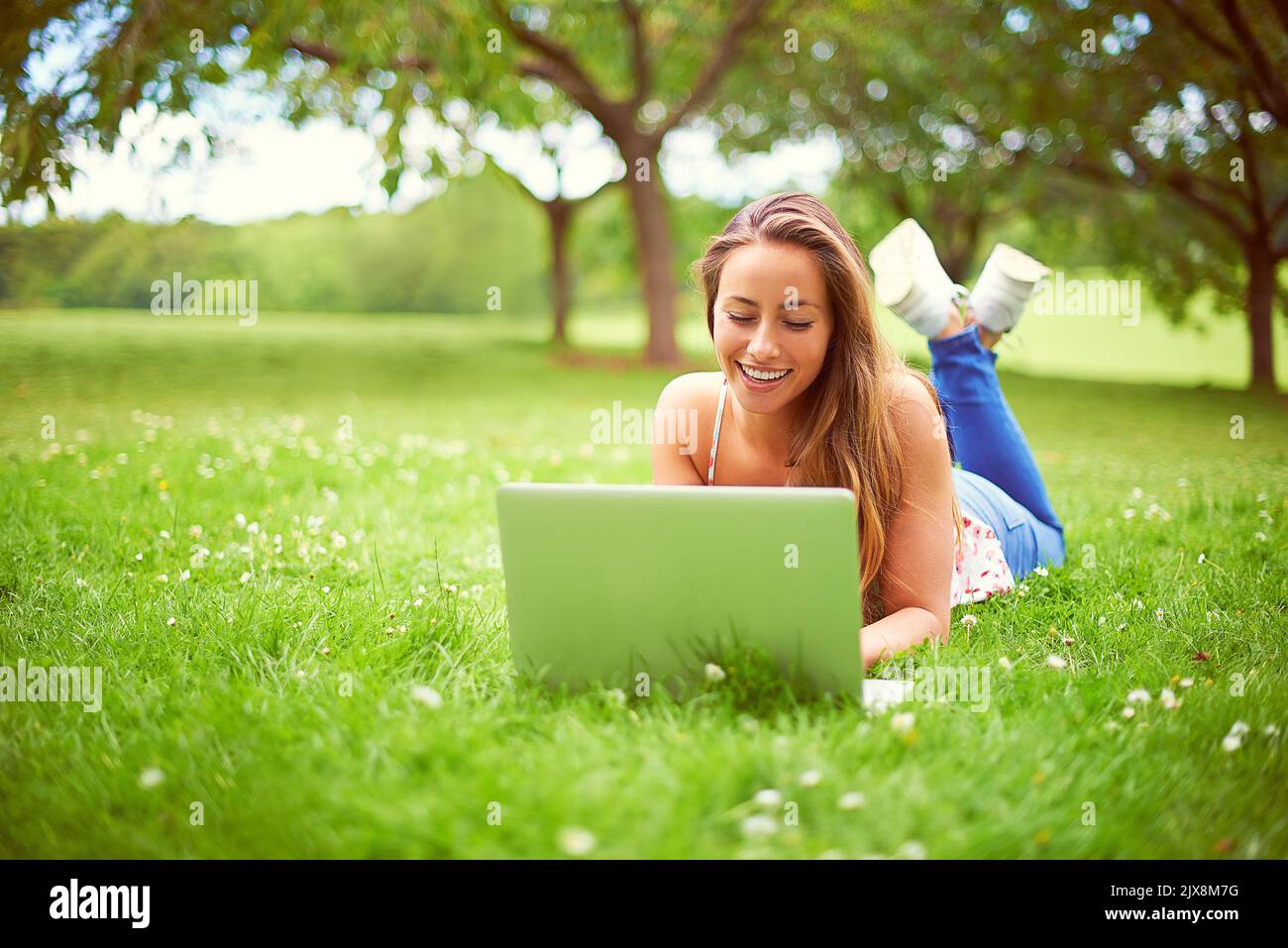 Laptop park hi-res stock photography and images - Alamy