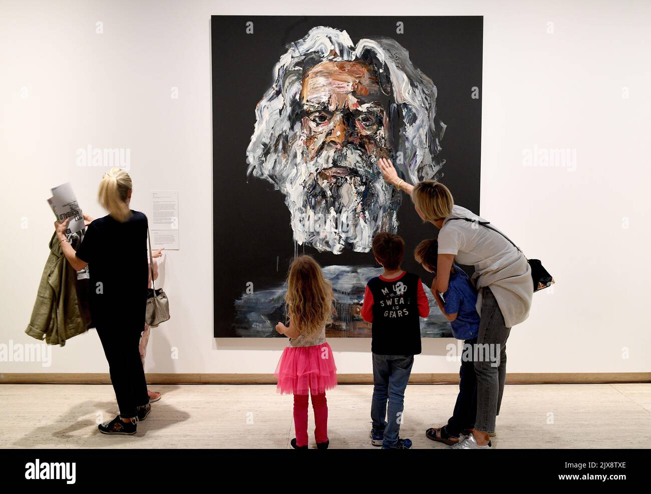 Visitors to the Art Gallery of NSW react to Ahn Do?s portrait painting ...