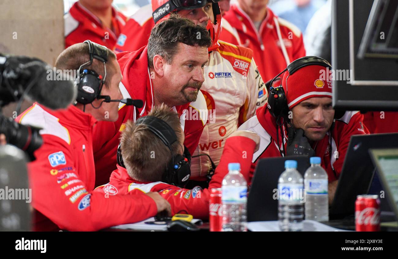 The V8 Supercar Shell V-Power Racing Team in discussion during the V8 ...