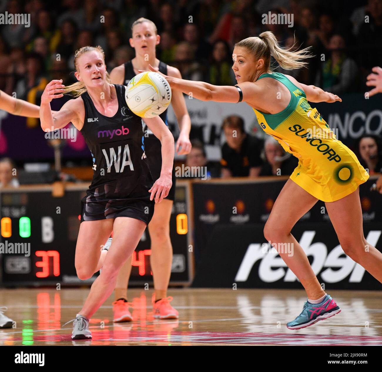 Shannon Francois of New Zealand and Kate Moloney of Australia during ...