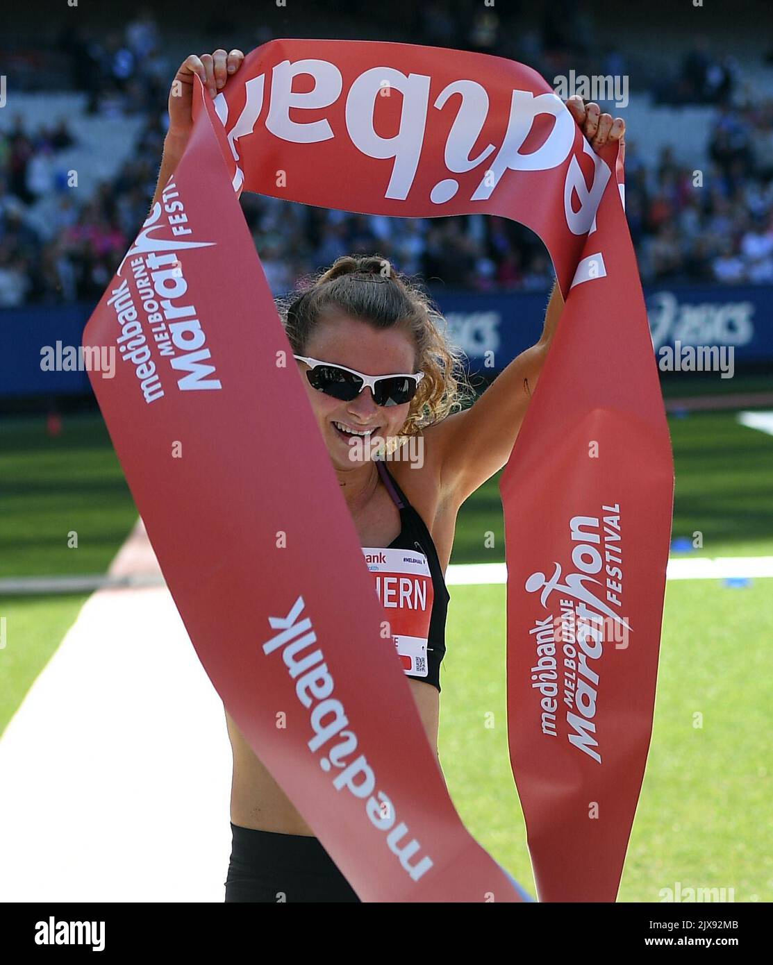 Celia Sullohern wins the womens Melbourne Marathon at the MCG in ...