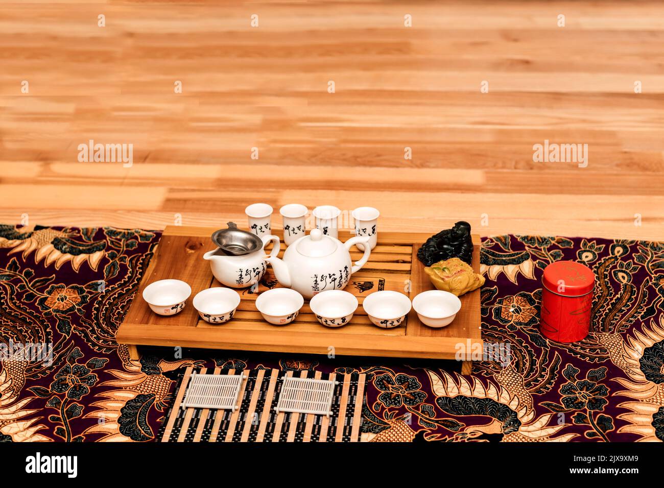 Chinese tea ceremony. A set of dishes for tea drinking Stock Photo - Alamy