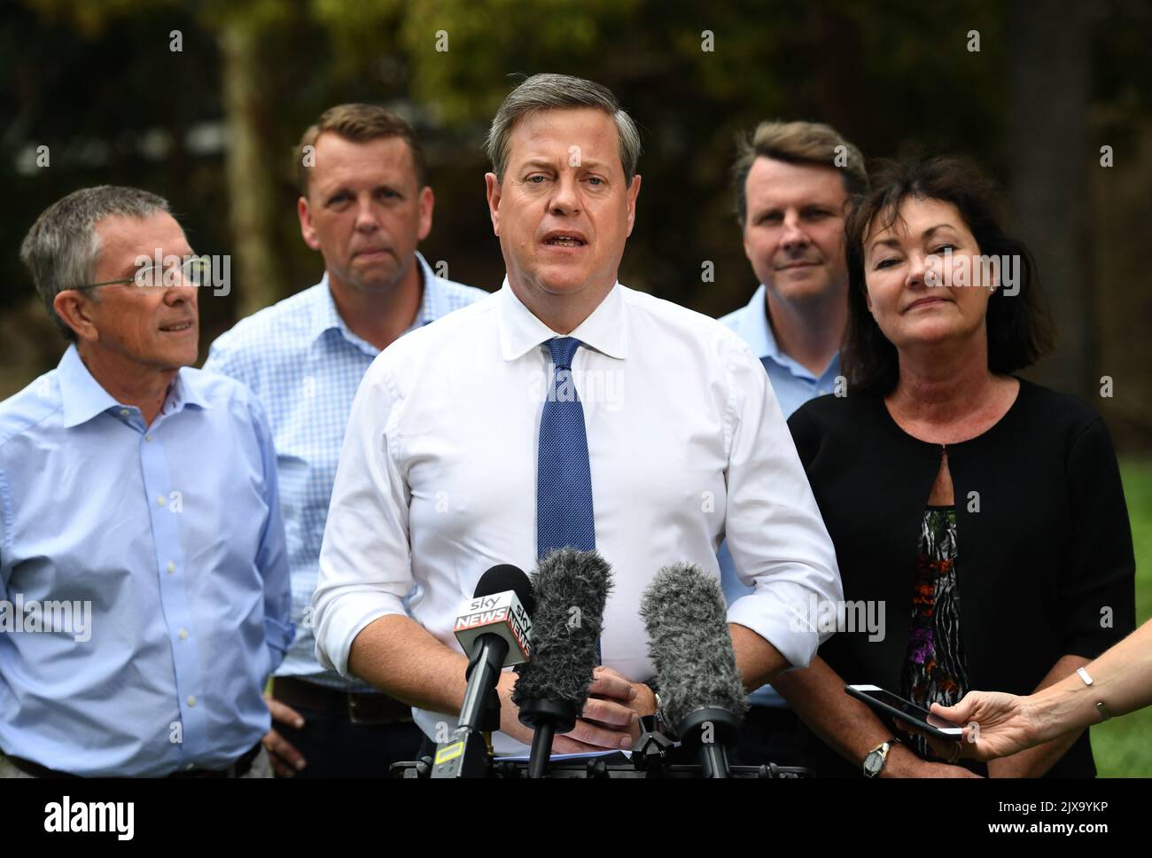 (L-R) Queensland Member for Mansfield, Ian Walker, Member for ...