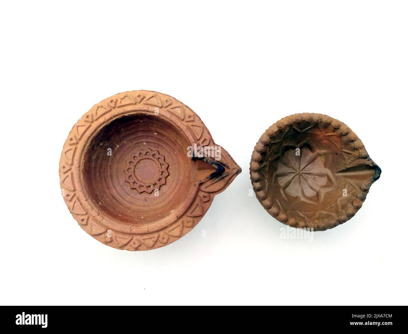 Traditional clay diya lamps lit during diwali celebration Stock Photo ...