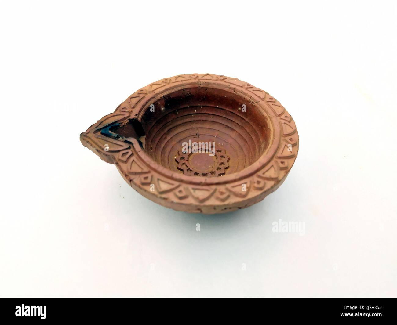 Traditional clay diya lamps lit during diwali celebration Stock Photo ...