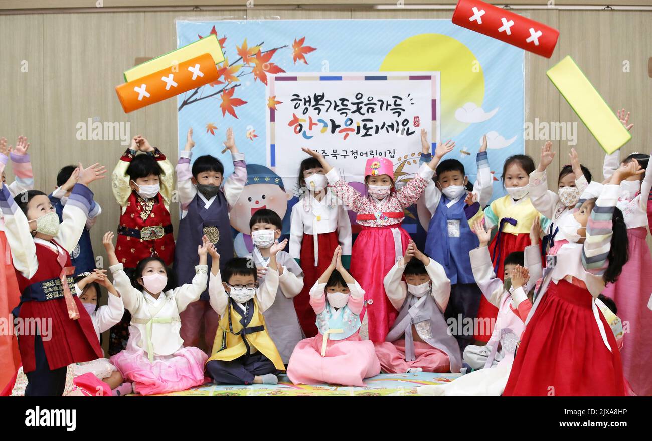 07th Sep, 2022. Ahead of Chuseok Kids wearing the tradition costume ...