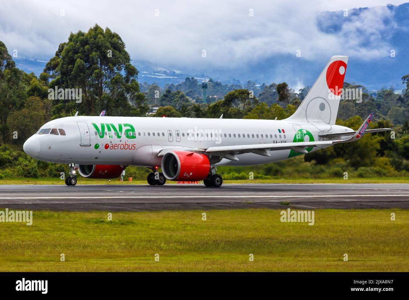 Viva aerobus a320neo hi-res stock photography and images - Alamy