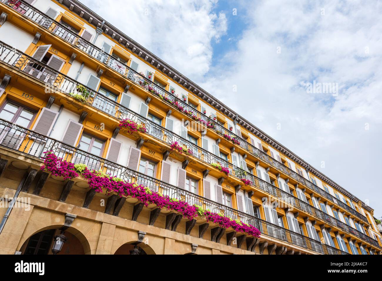 Beautiful old building balconies hi-res stock photography and images ...