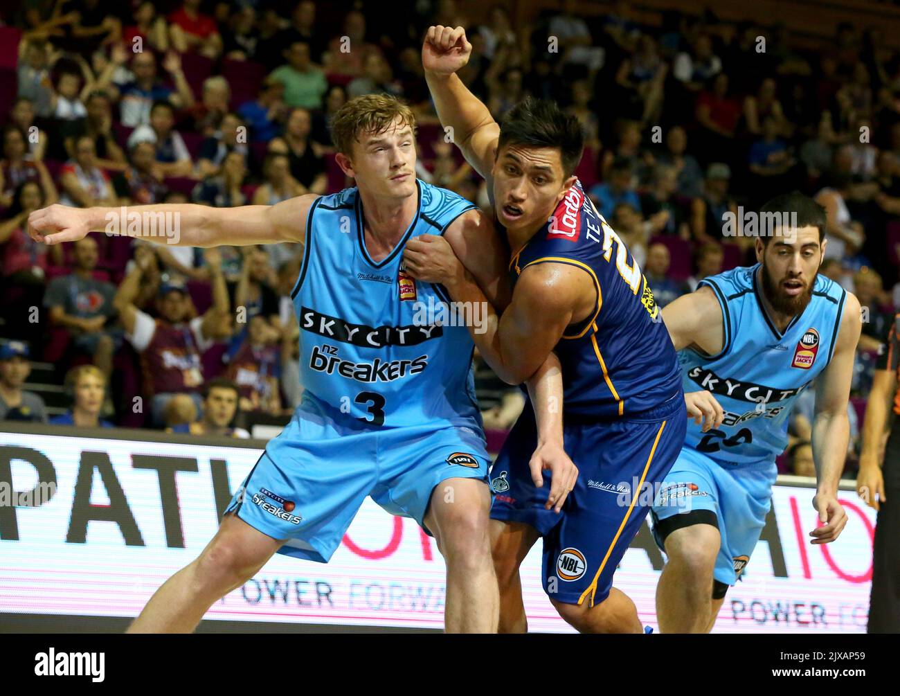 Finn Delany of the Breakers (left) and Reuben Te Rangi of the Bullets ...