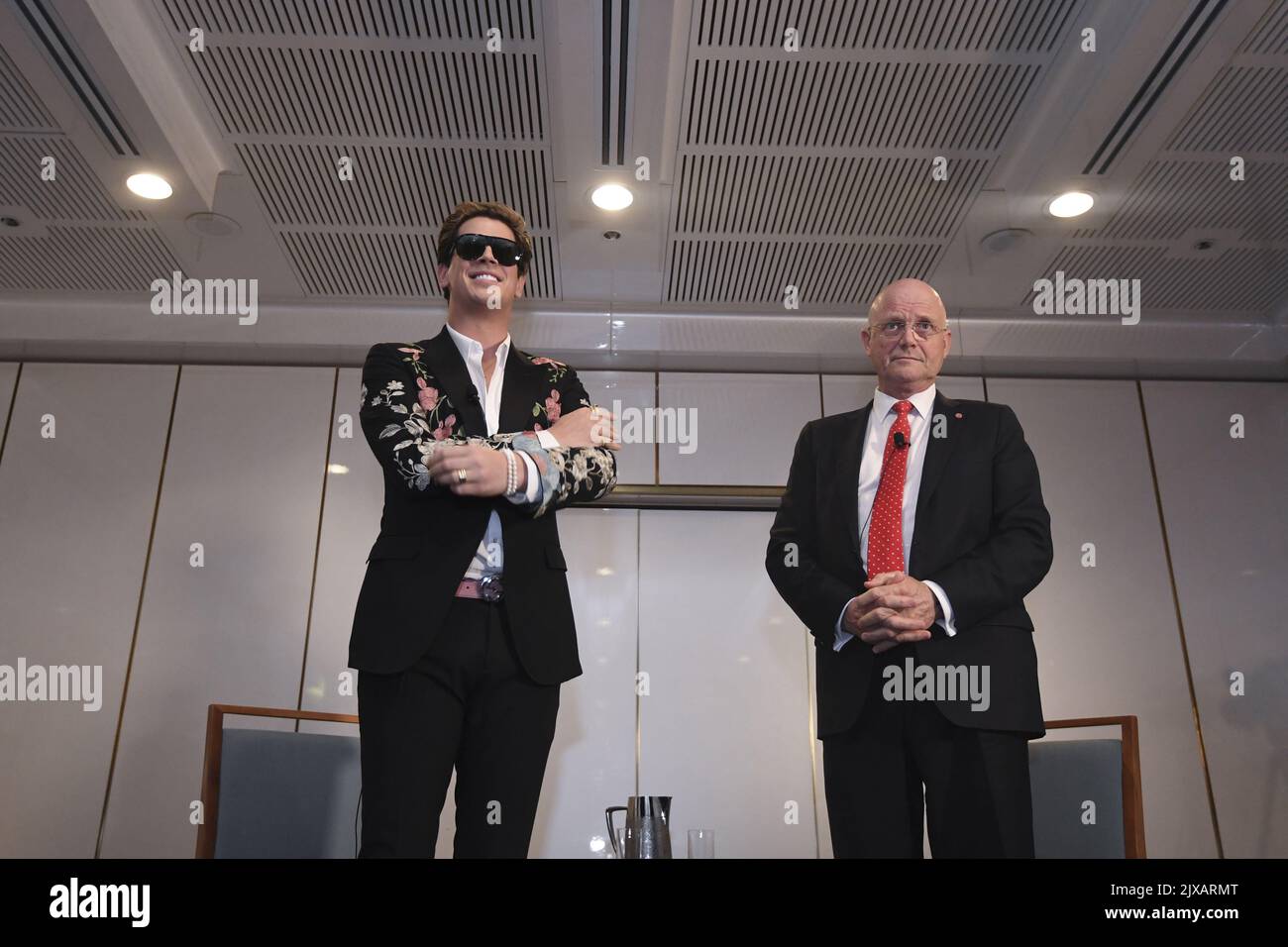 Liberal Democrat Senator David Leyonhjelm (right) speaks with British ...