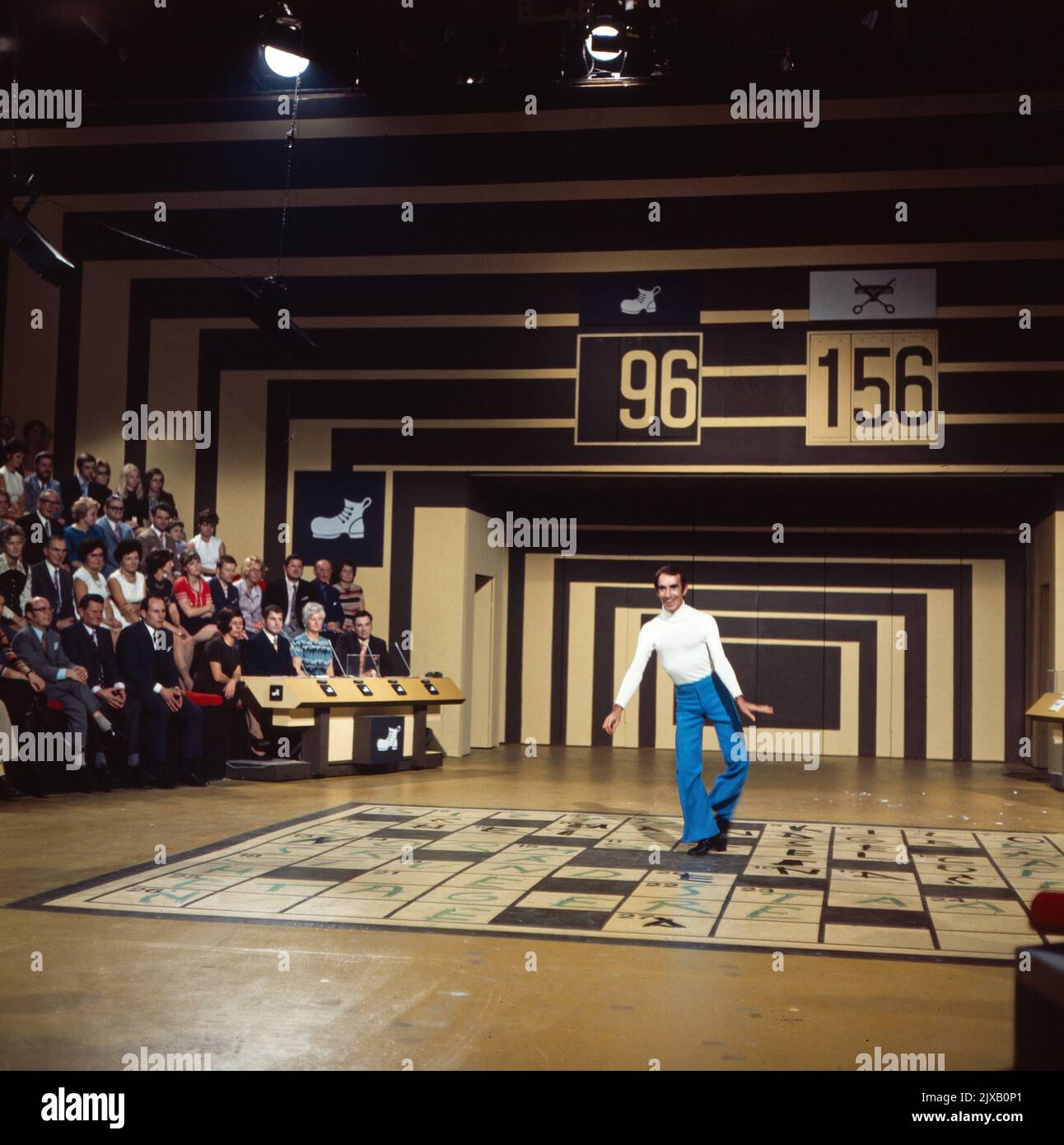 Tv quiz gameshow hi-res stock photography and images - Alamy