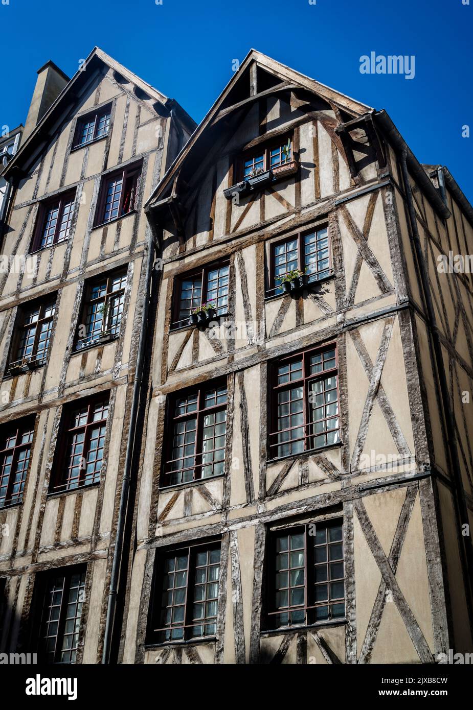 Medieval house with exposed beams in Rue des Barres, Marais quarter ...