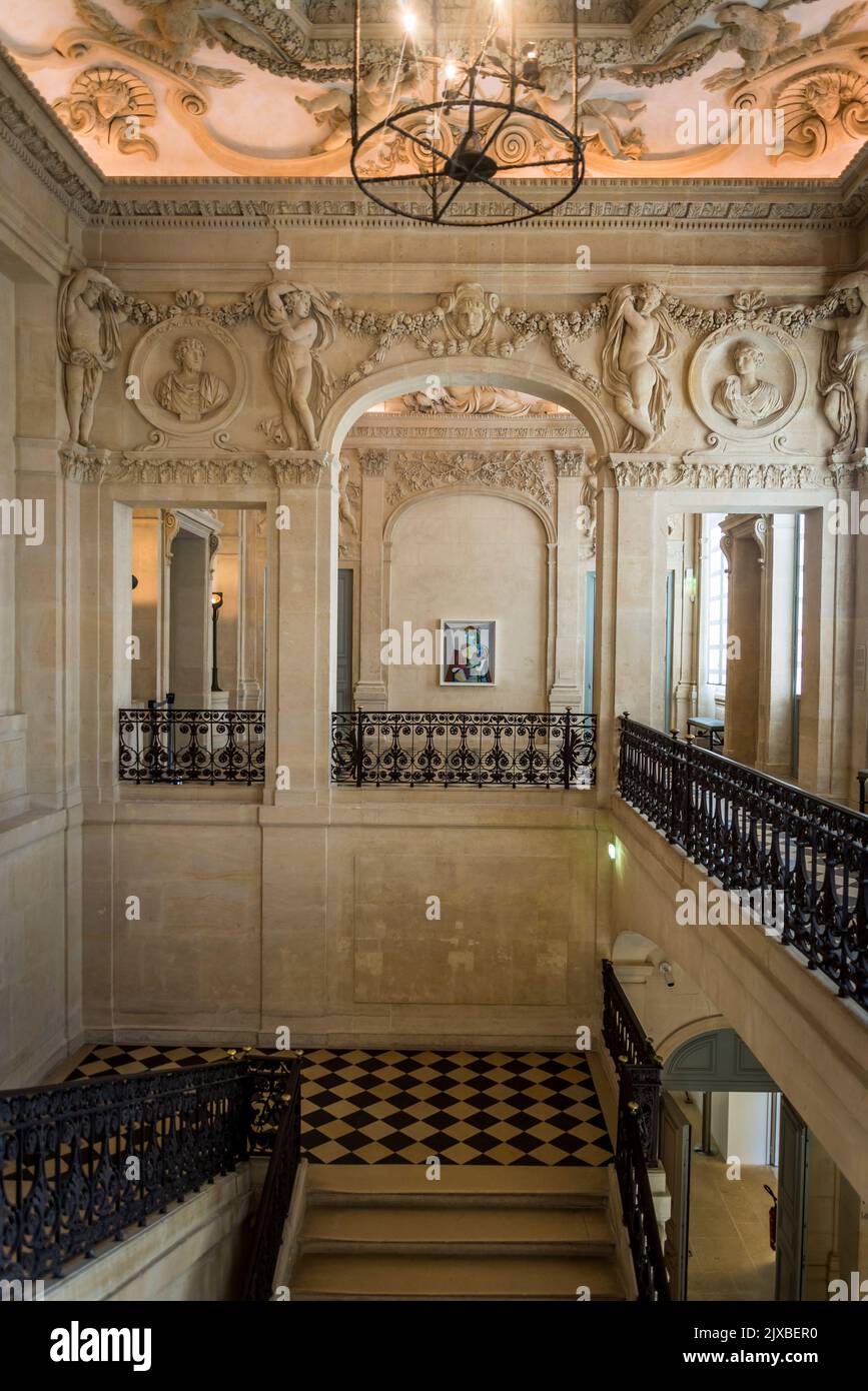 Stair hall escalier dhonneur hi-res stock photography and images - Alamy