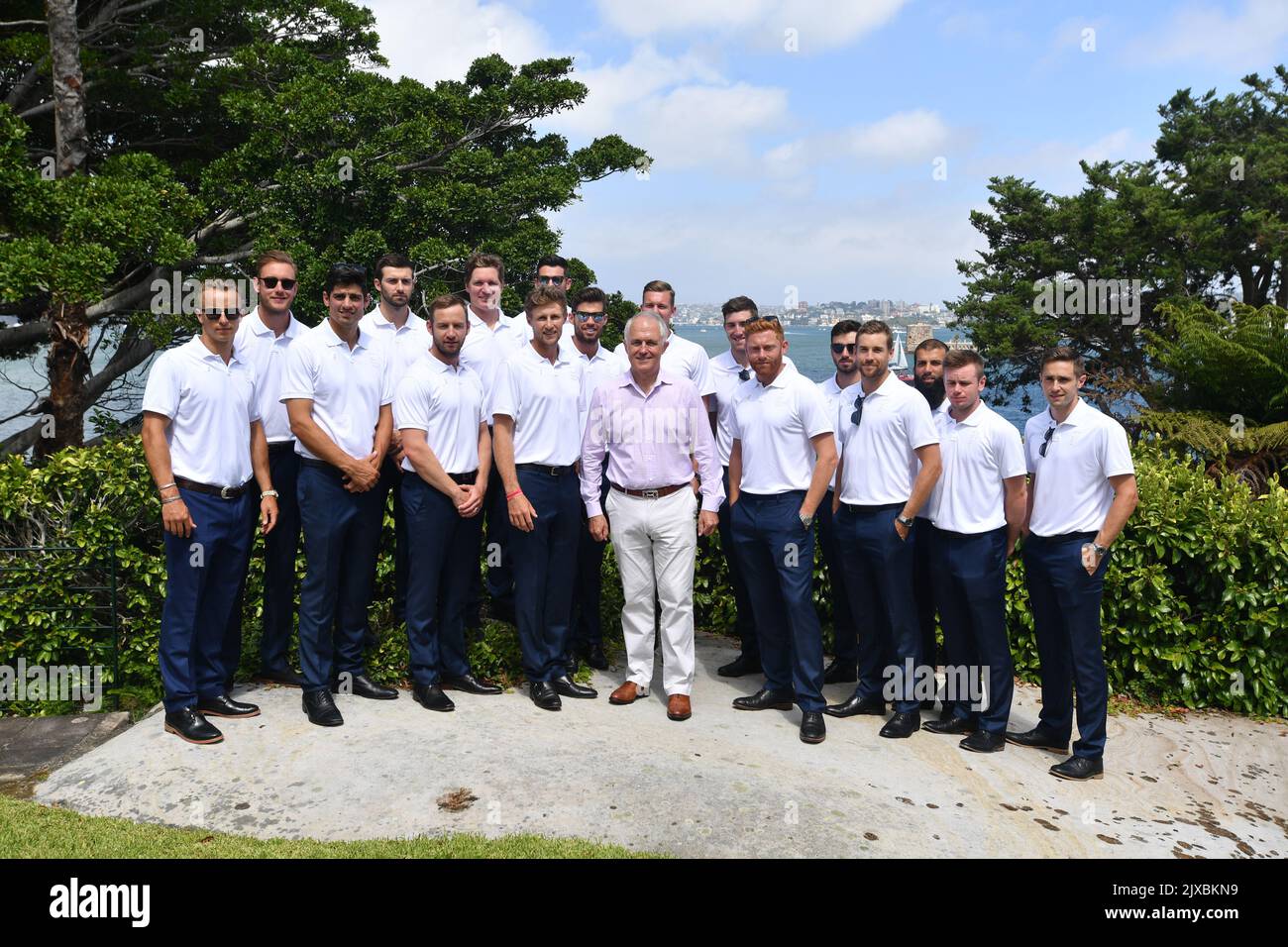 Prime Minister Malcolm Turnbull poses for a photo with England's ...