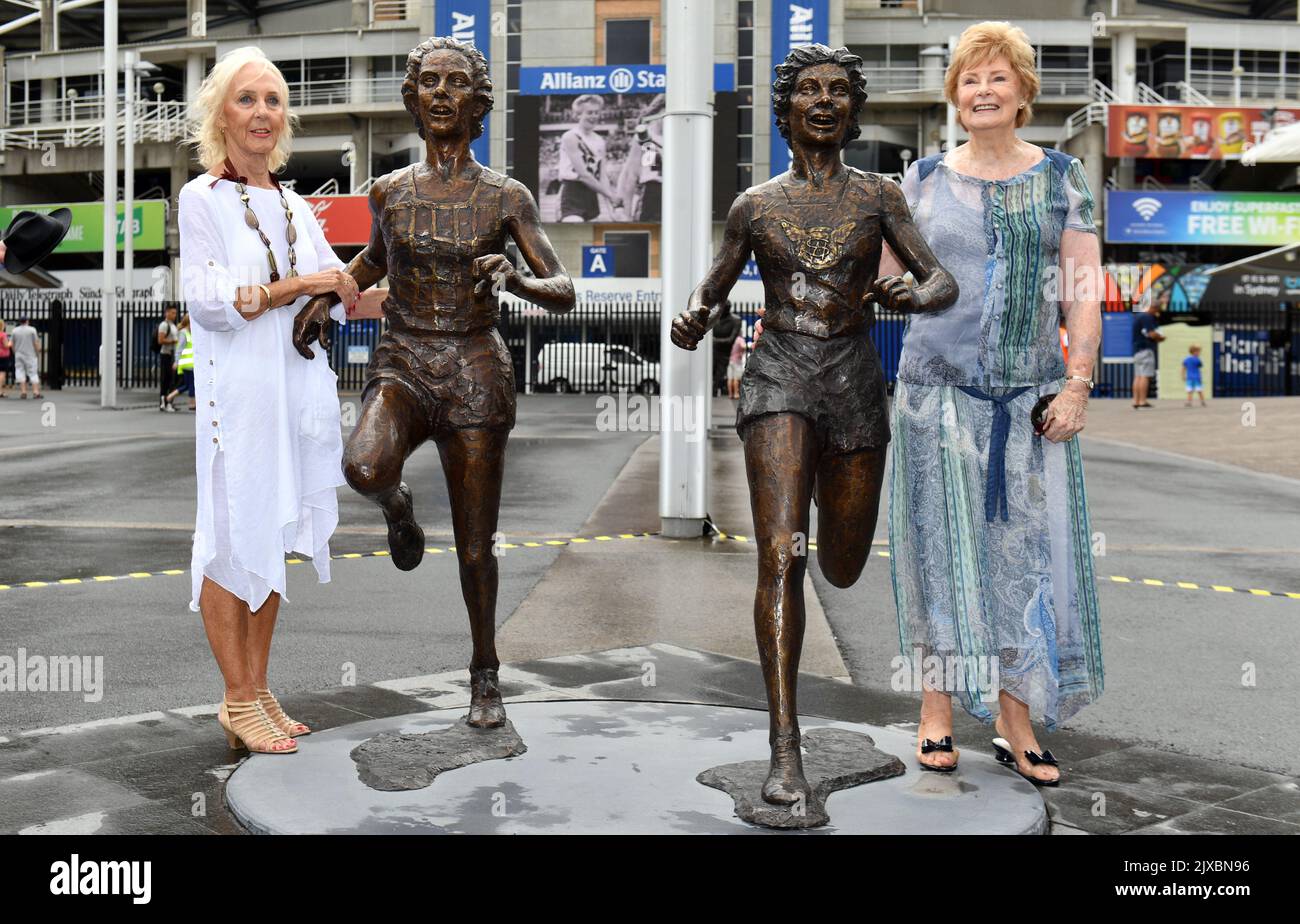 Bronze sculptures of Australia's olympic athletes Betty Cuthbert and ...