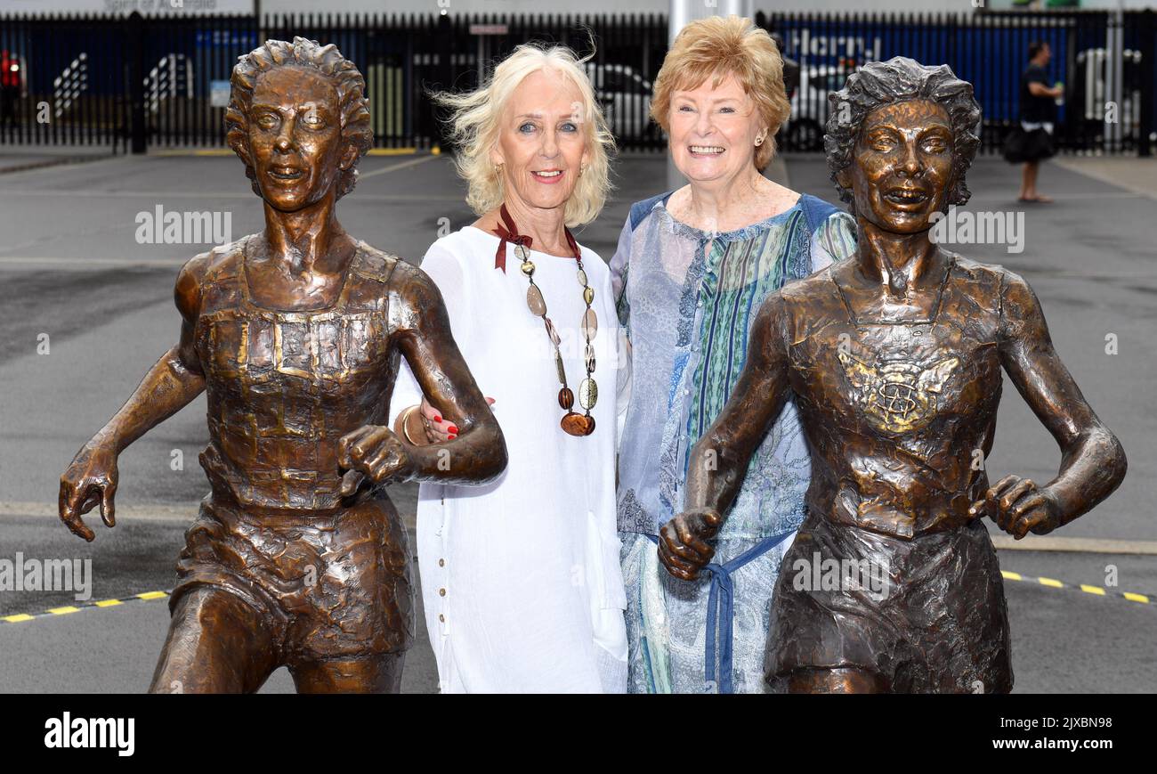 Bronze sculptures of Australia's olympic athletes Betty Cuthbert and ...