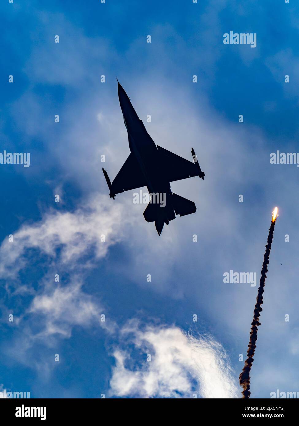 Defensive flares hi-res stock photography and images - Alamy