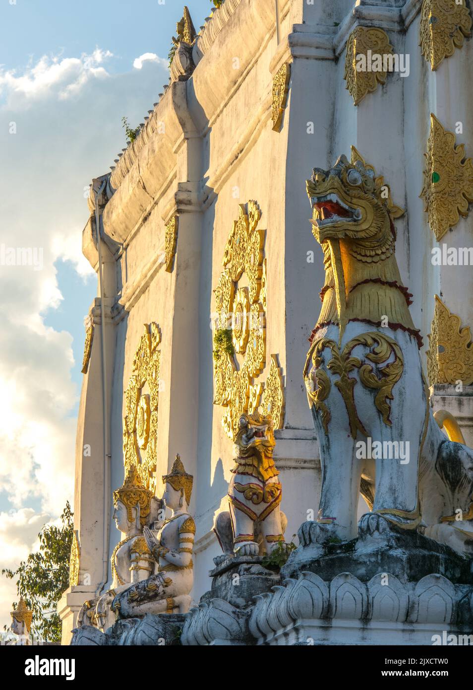 Sunset light reflects at Buddhist Temple Statues, Chiang Mai, Thailand ...