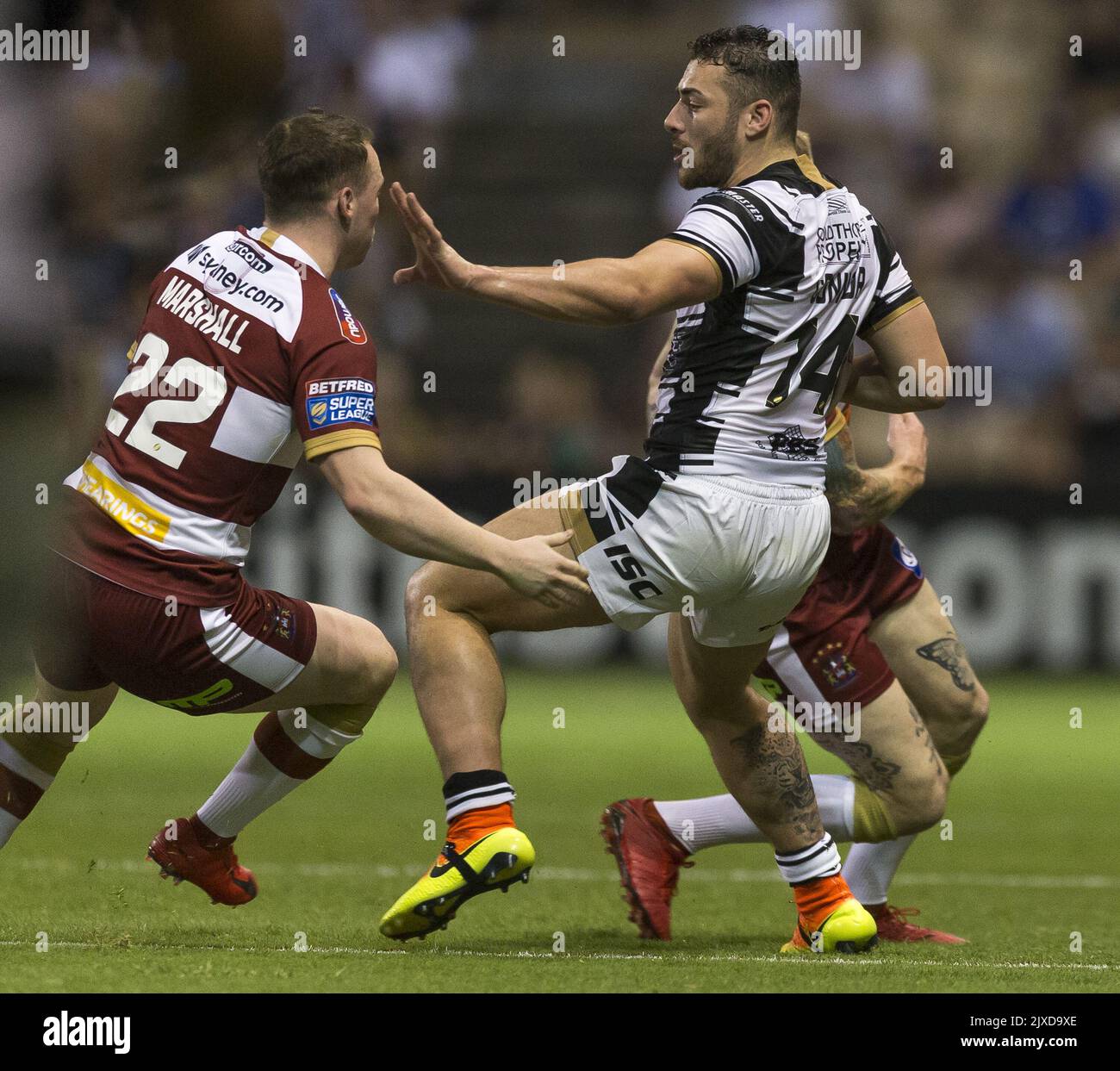 Liam Marshall of the Warriors tackles Jake Connor of Hull during the ...
