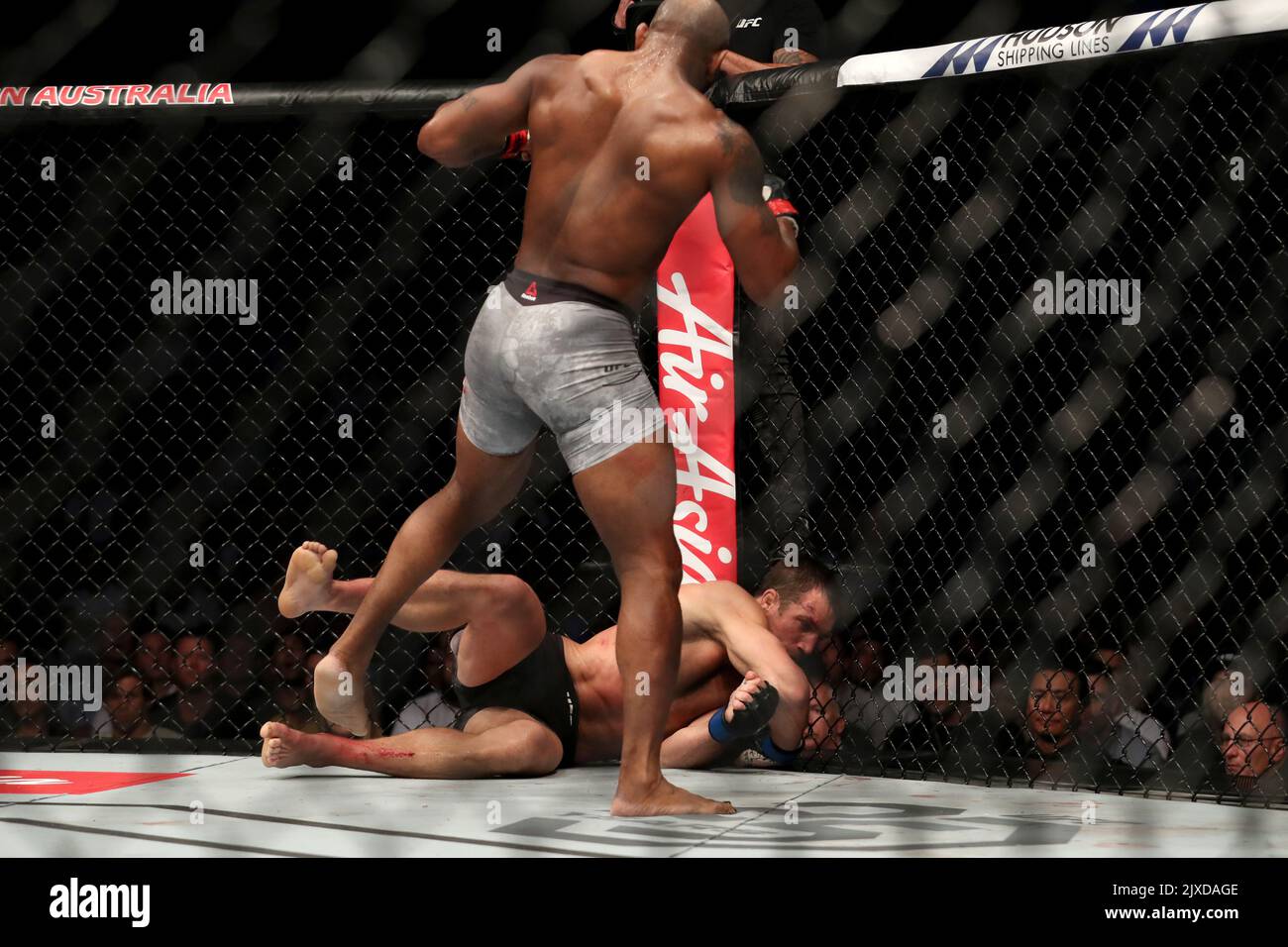 Yoel Romero from Cuba lands the winning blow on Luke Rockhold from ...