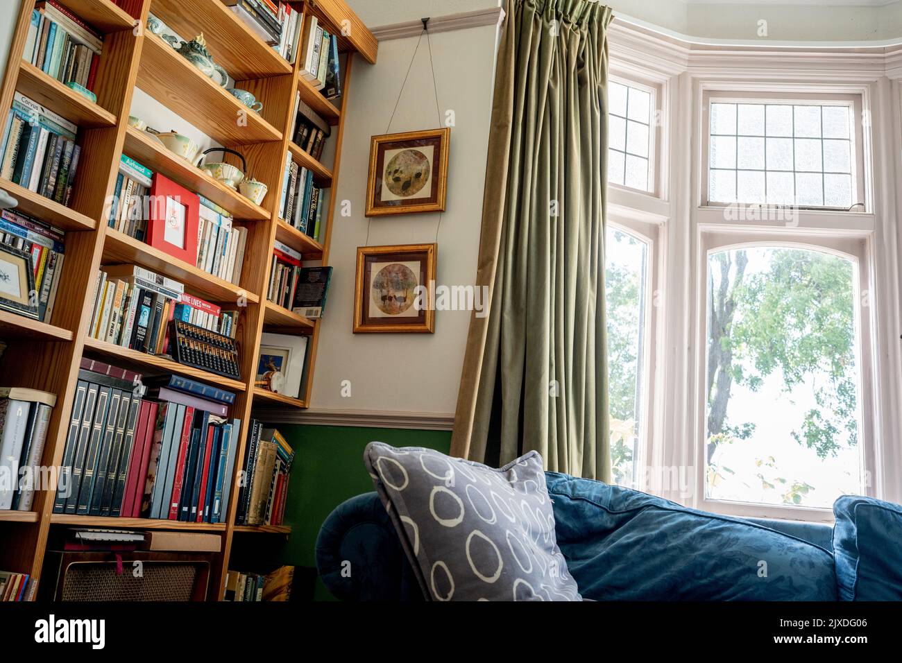 Bay window edwardian house hi-res stock photography and images - Alamy