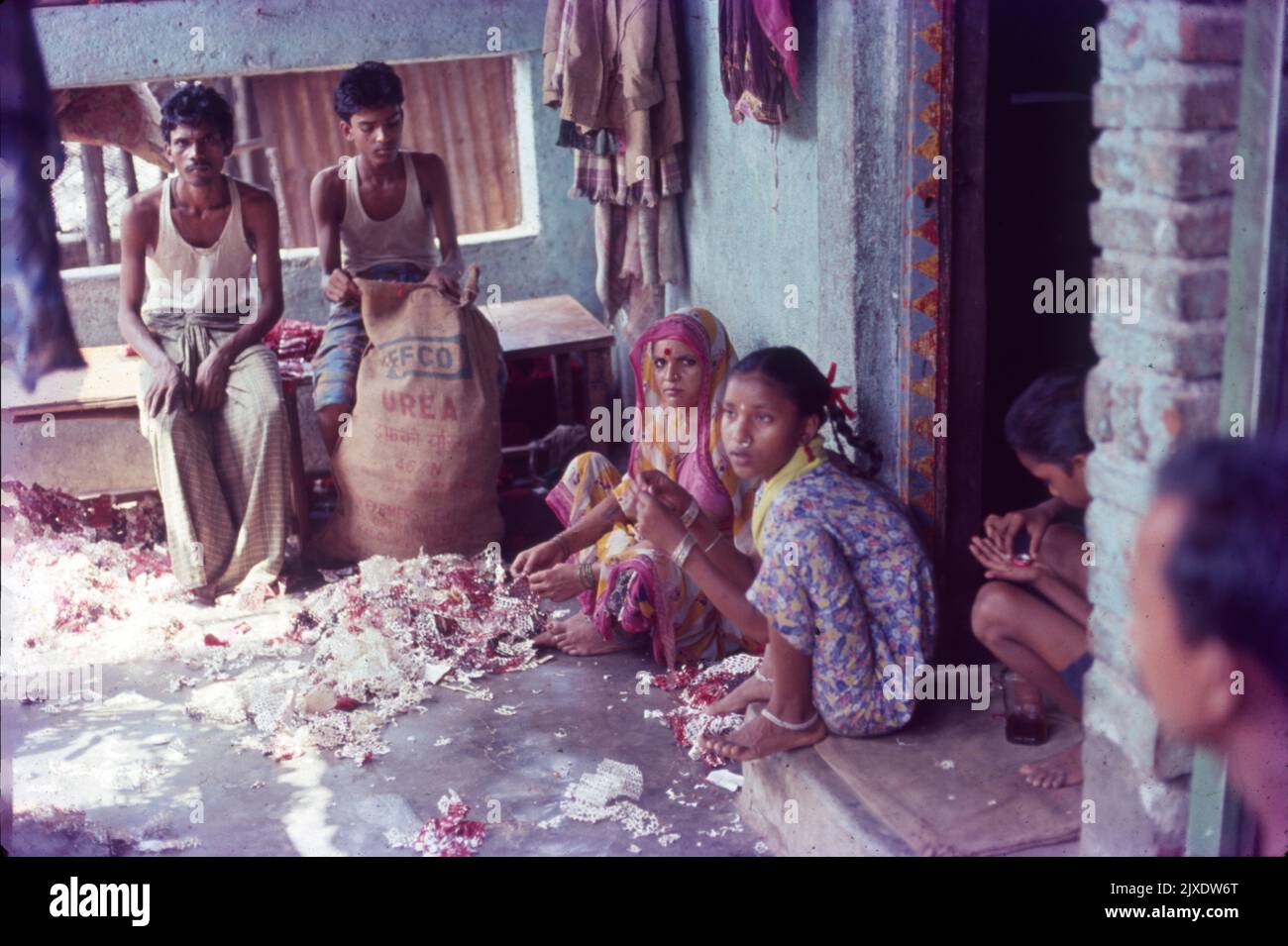 Slum house hi-res stock photography and images - Alamy