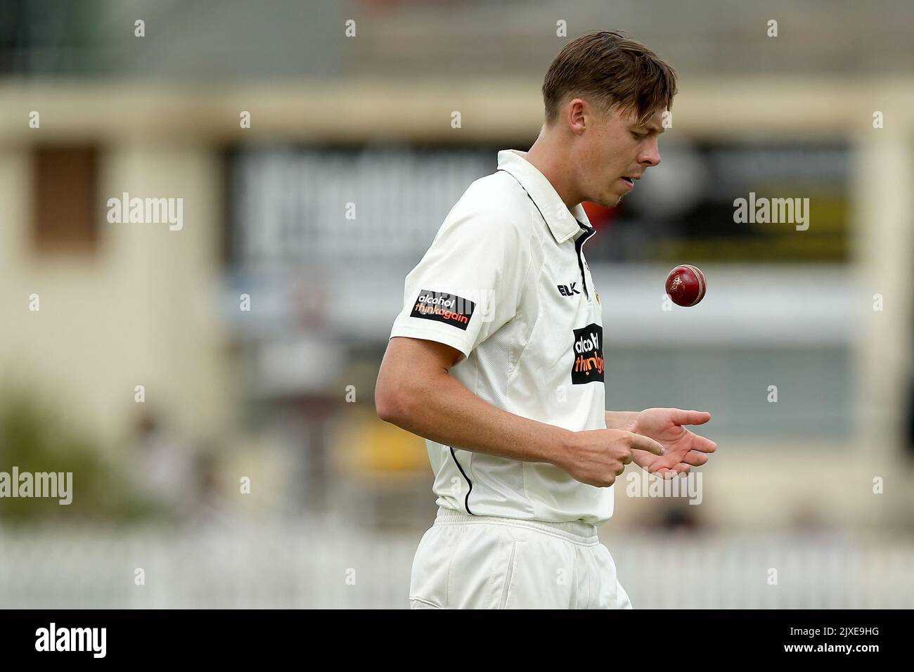Simon Makin of the Warriors about to bowl during day two of the round ...