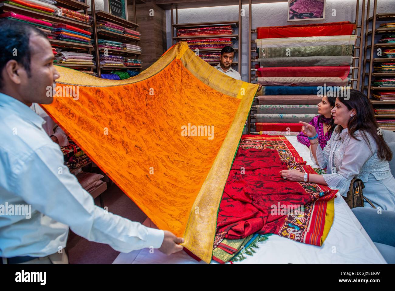 Eminent guests choosing Kalamkari Kanchipuram handloom saree during a ...