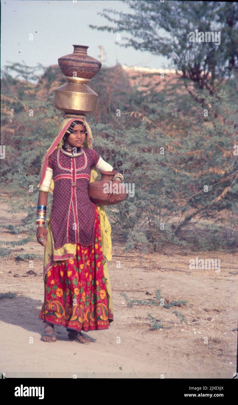 Women fetching water in Banny area of Kutch, Gujrat Stock Photo - Alamy