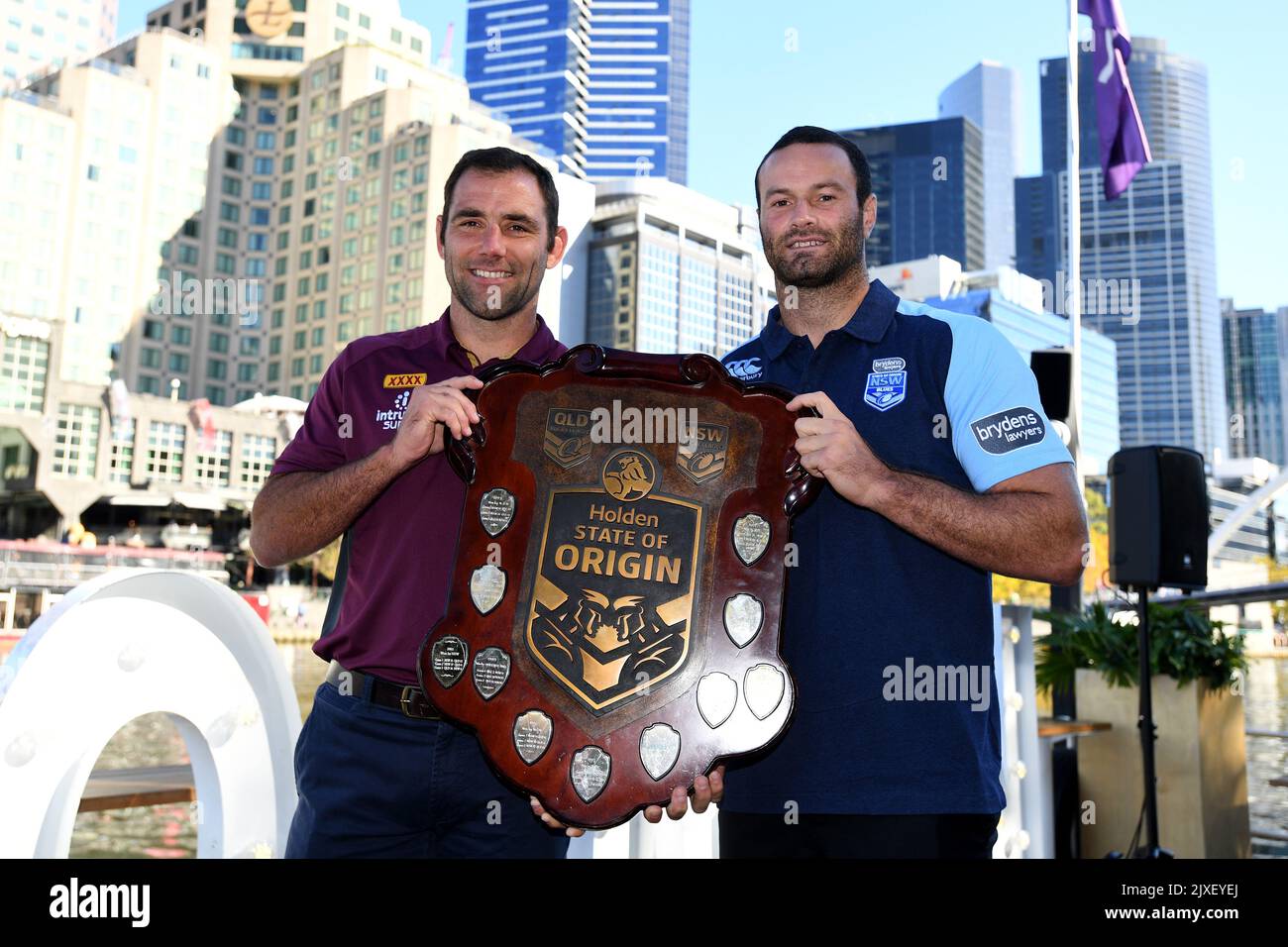 Queensland Maroons Captain Cameron Smith (left) and NSW Blues Captain ...