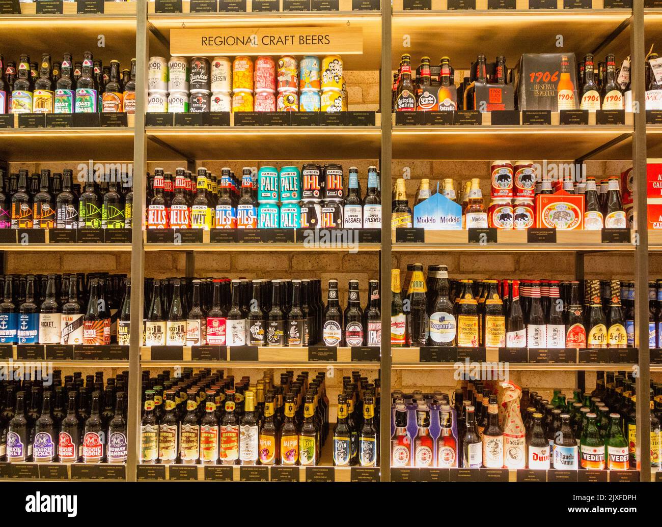 Supermarket beer hi-res stock photography and images - Alamy