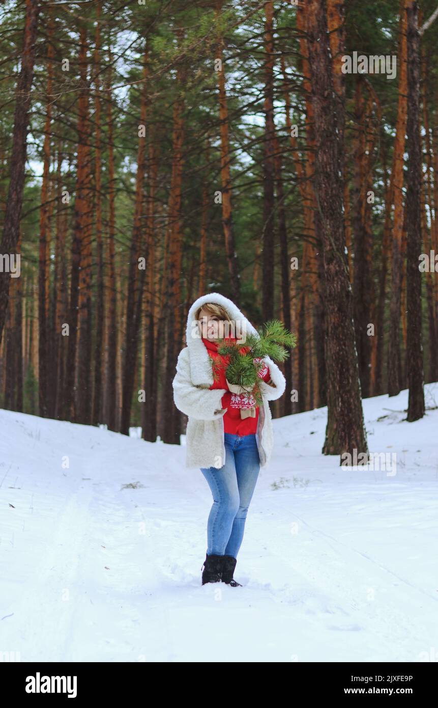 Woman snow pine tree hi-res stock photography and images - Alamy