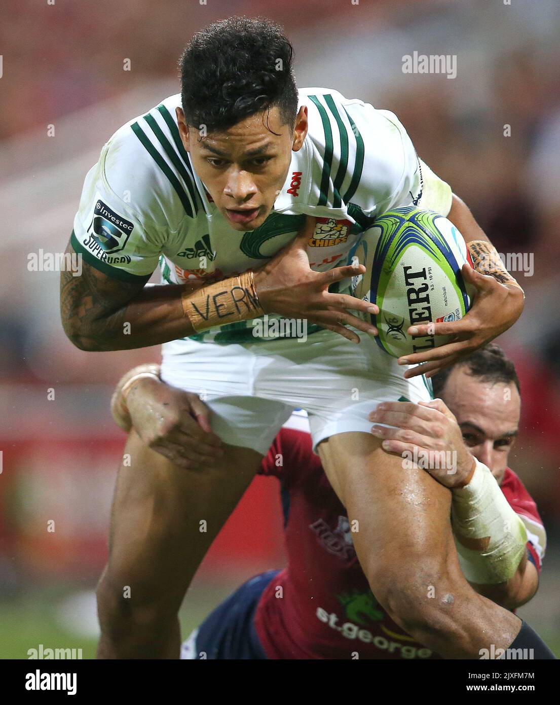 Chiefs player Solomon Alaimalo makes a run during the round 10 Super ...