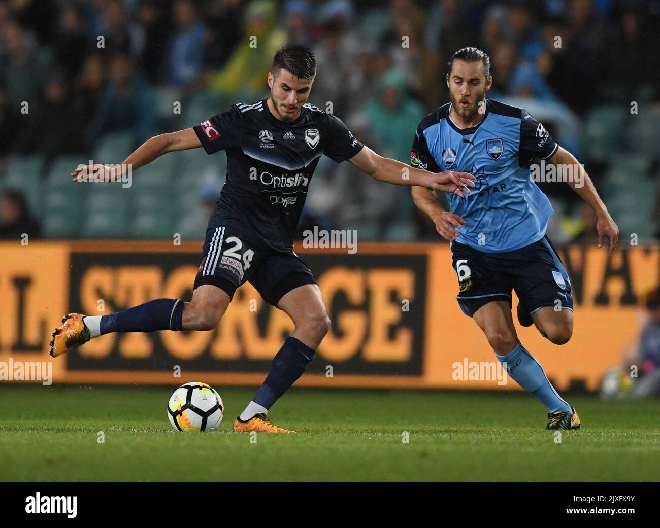 Terry Antonis of the Victory passes the ball during the A-League Semi ...
