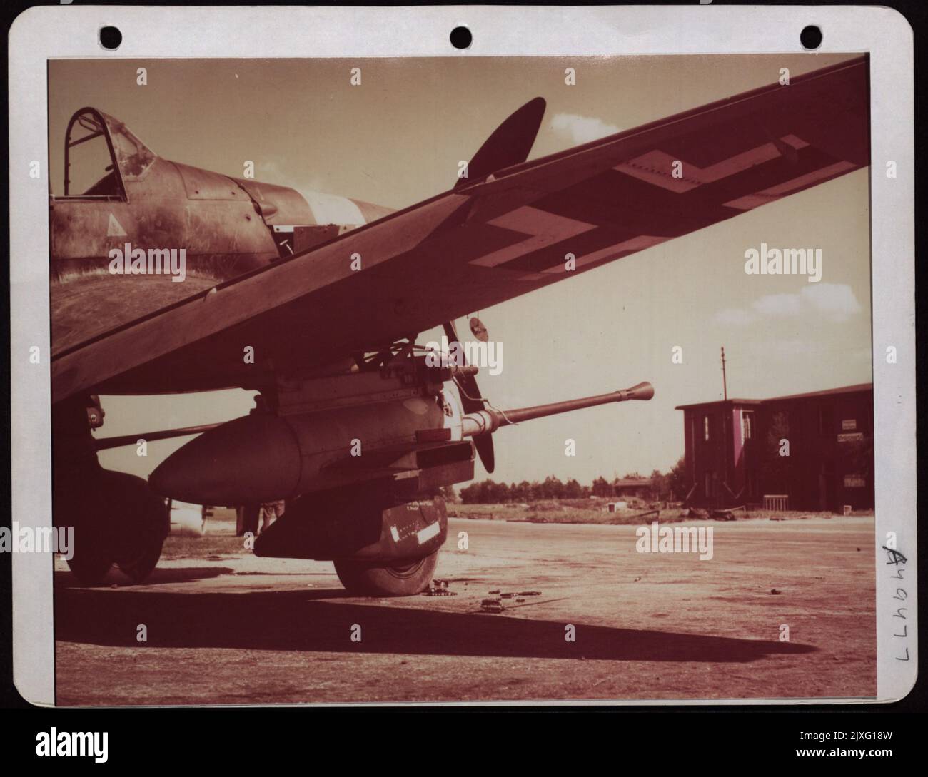 A 40Mm Anti-Tank Gun Attached To The Wings Of A German Ju-87 Stuka Left ...