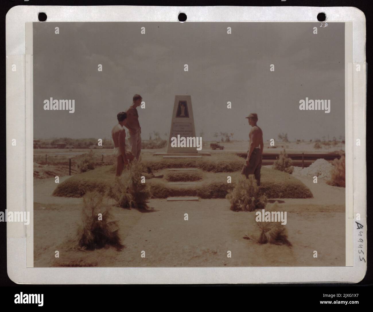 Grave Of Ernie Pyle, War Correspondent, On Ie Shima Stock Photo - Alamy