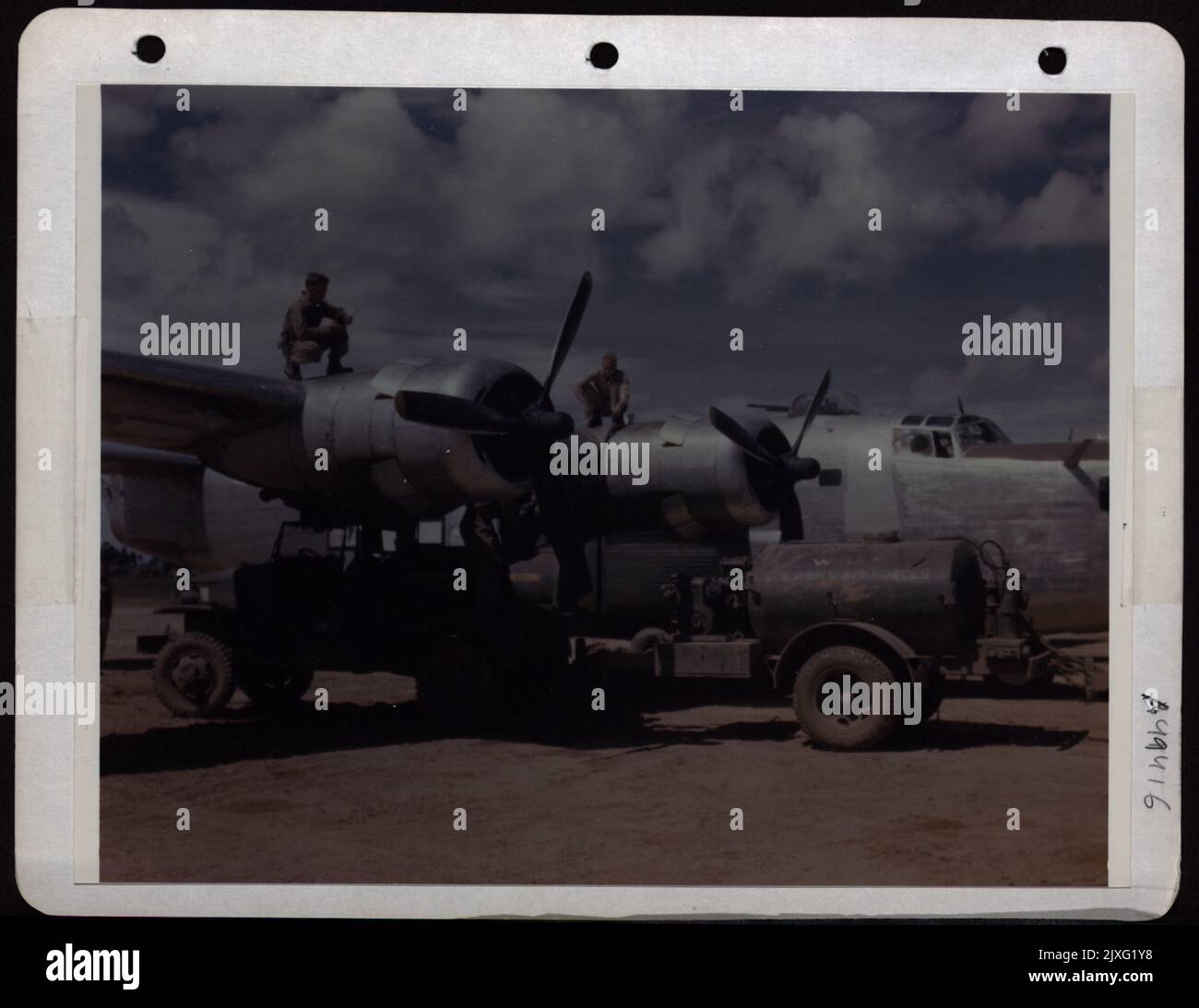 Gassing up hi-res stock photography and images - Alamy