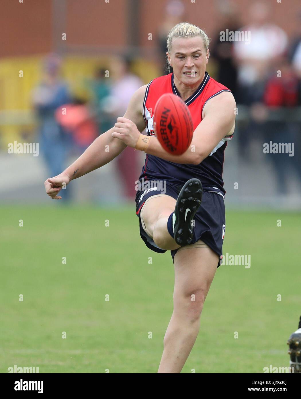 Transgender footballer Hannah Mouncey playing in the VFLW Darabin ...