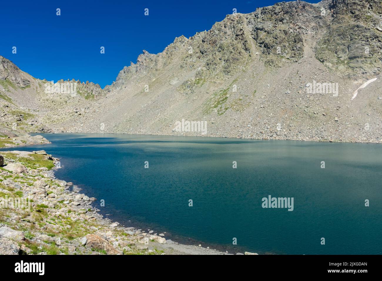 Lago pietra rossa hi-res stock photography and images - Alamy