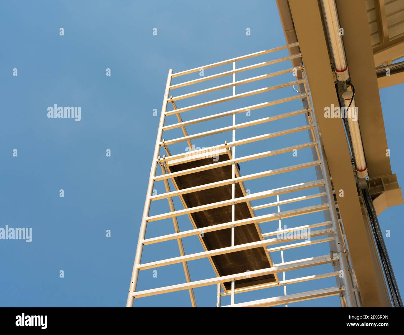 Aluminium scaffolding tower hi-res stock photography and images - Alamy