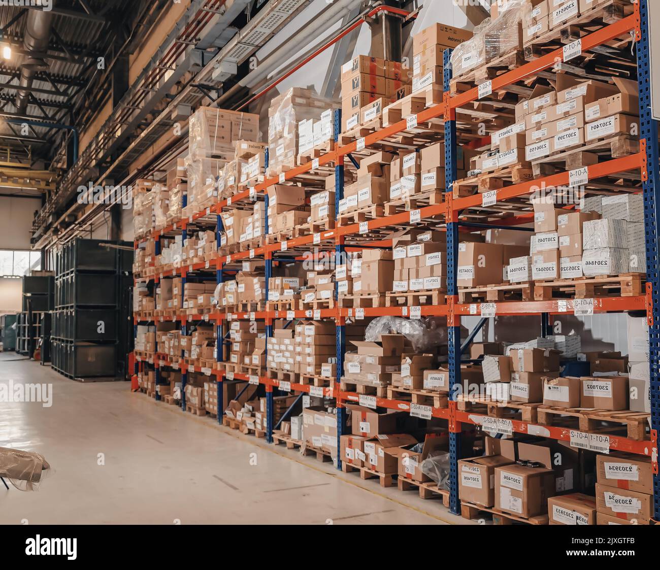 Warehouse full cargo pallet racks hi-res stock photography and images ...