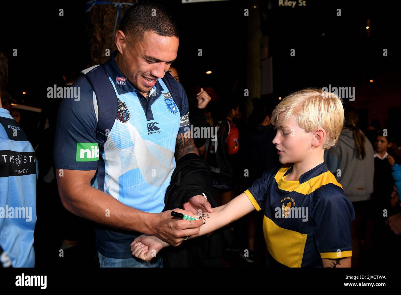 NSW Blues State of Origin player Tyson Frizell signs an autograph on ...