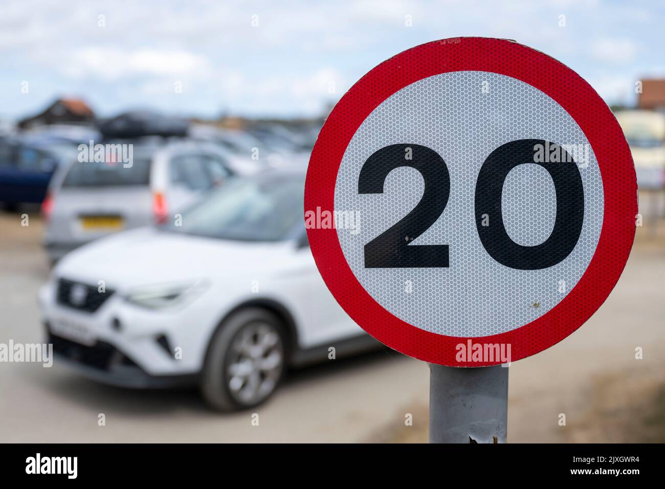 20mph road sign hi-res stock photography and images - Alamy