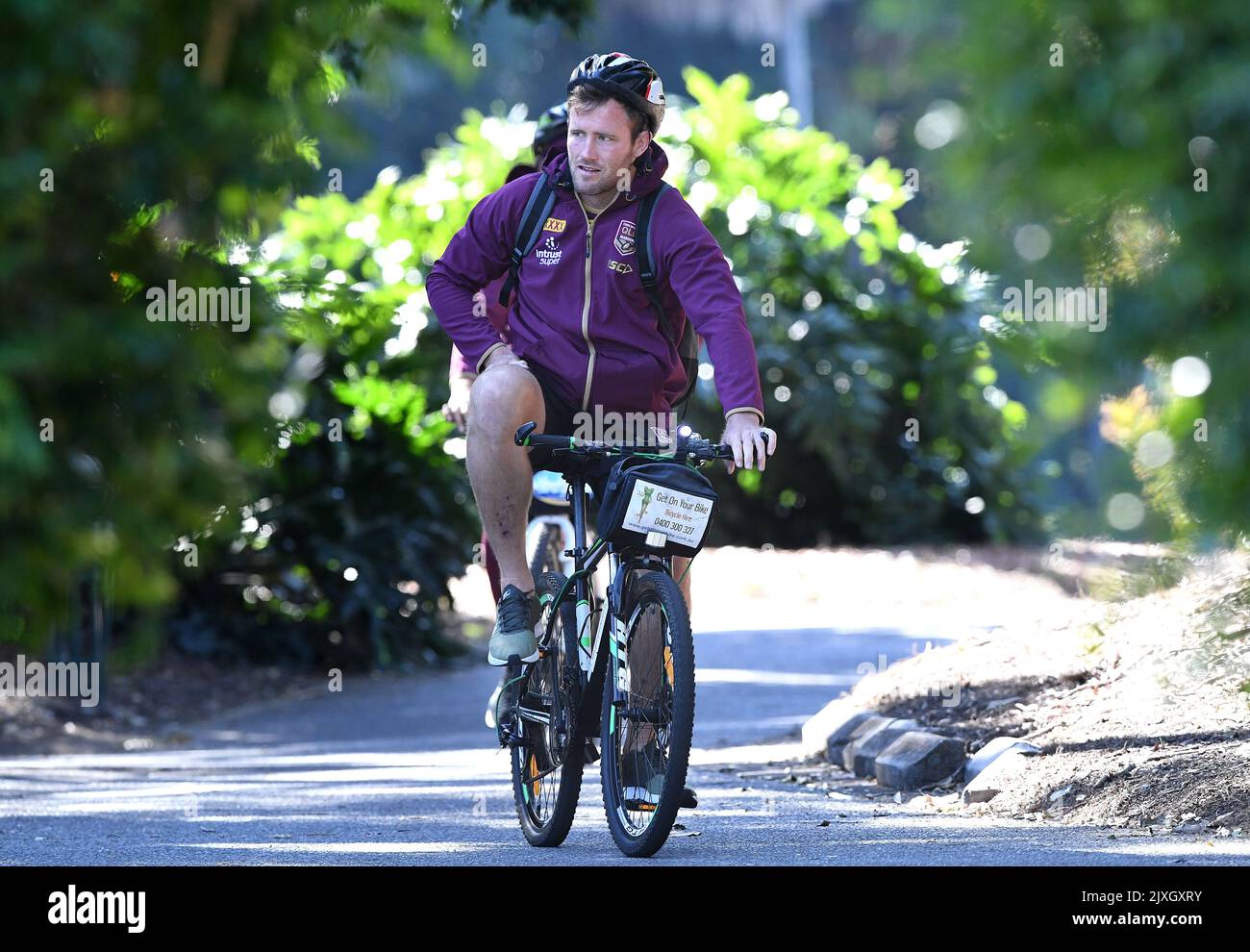 Gavin Cooper arrives on bicycle to the Queensland State of Origin team ...