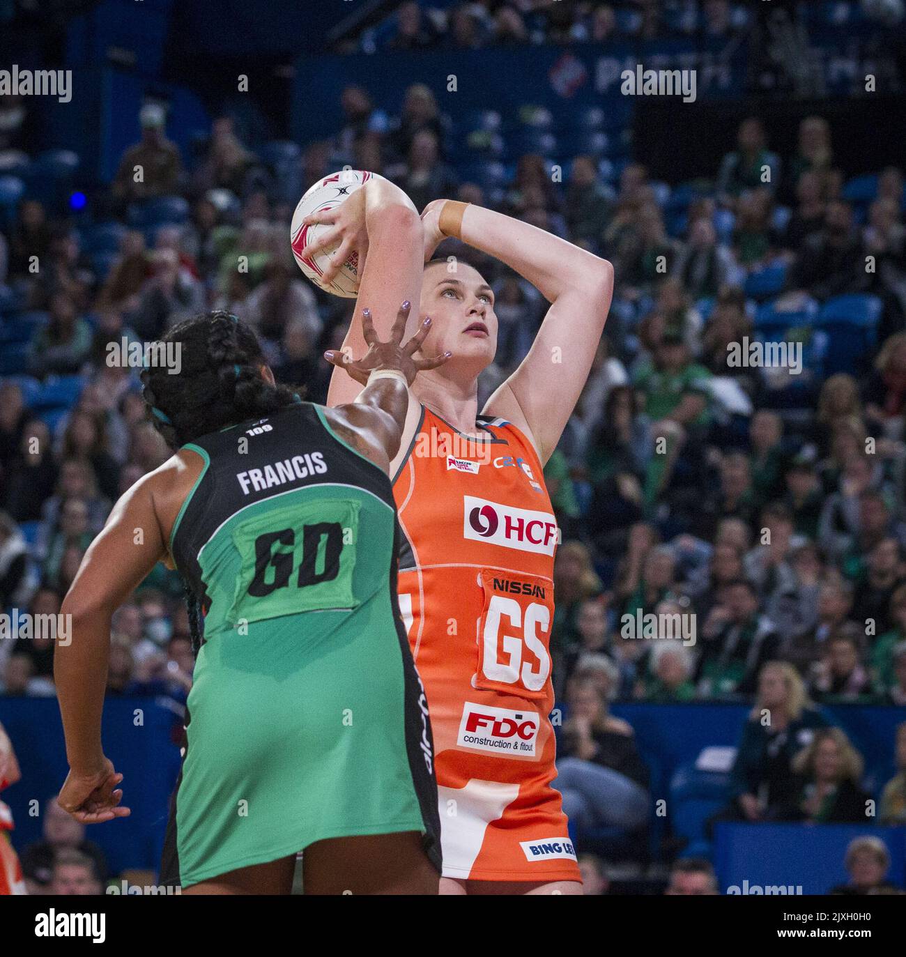 Stacey Francis of the West Coast Fever and Susan Pettitt of the Giants ...