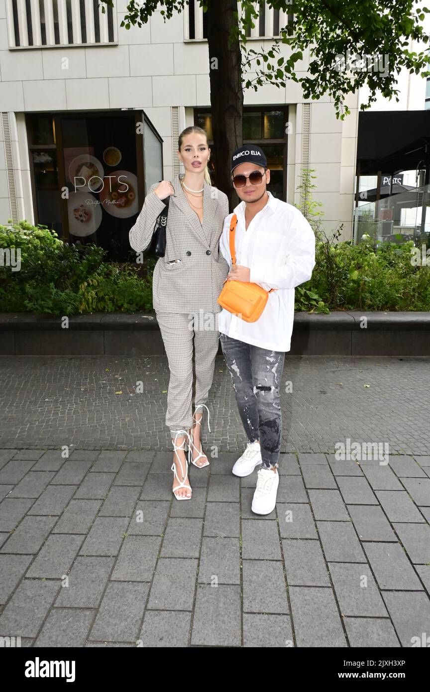 Larissa Neumann und Enrico Elia beim Mates Date Influencer Event auf ...